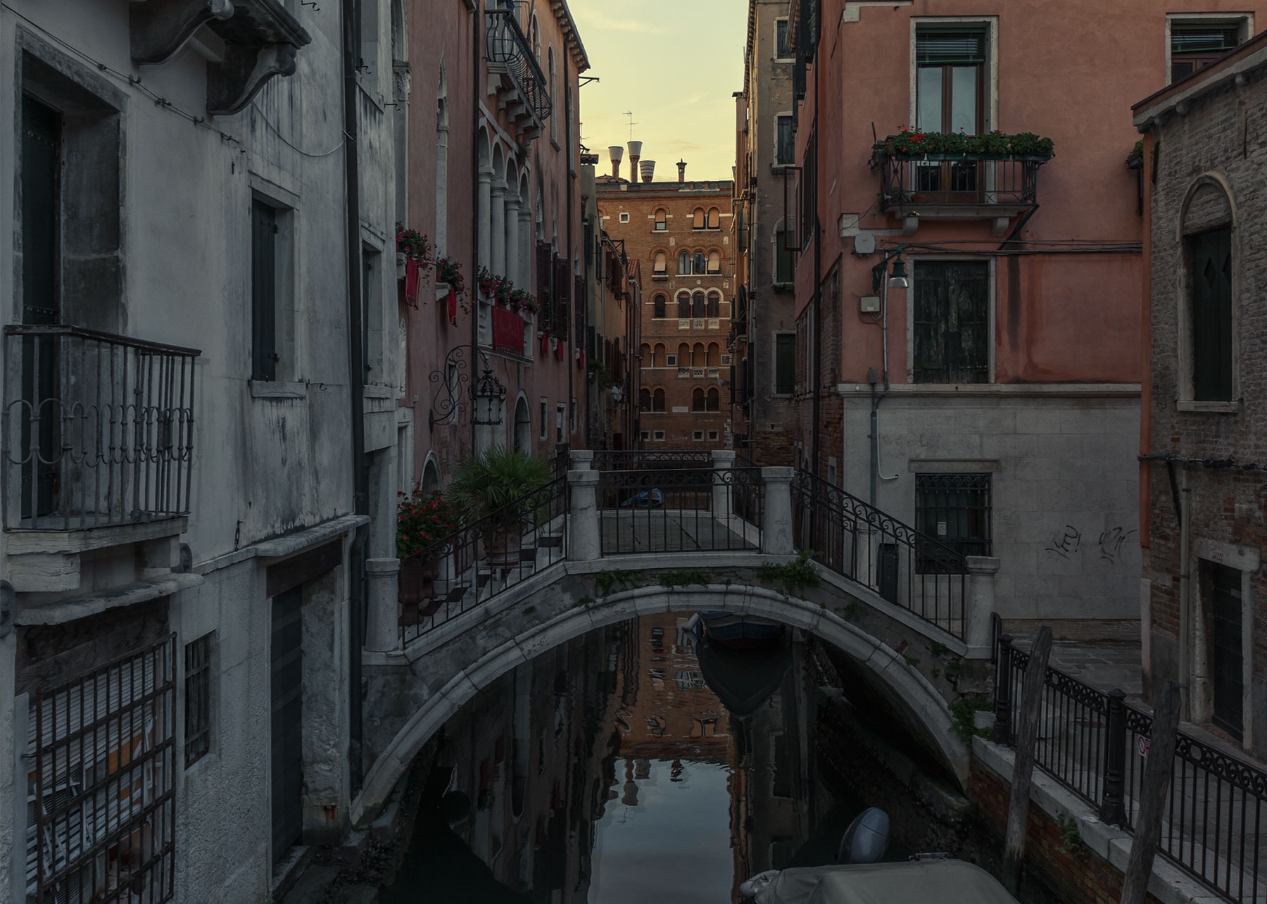 How to add warm light in a photo